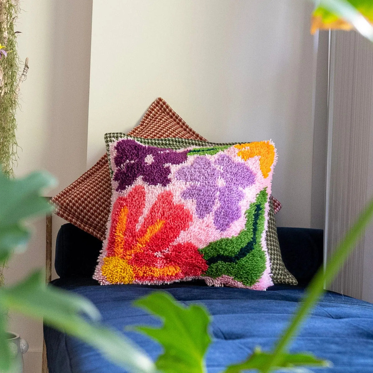 VIBRANT VISIONS Latch Hooking Bundle | Latch Hook Cushion Kit Bundle