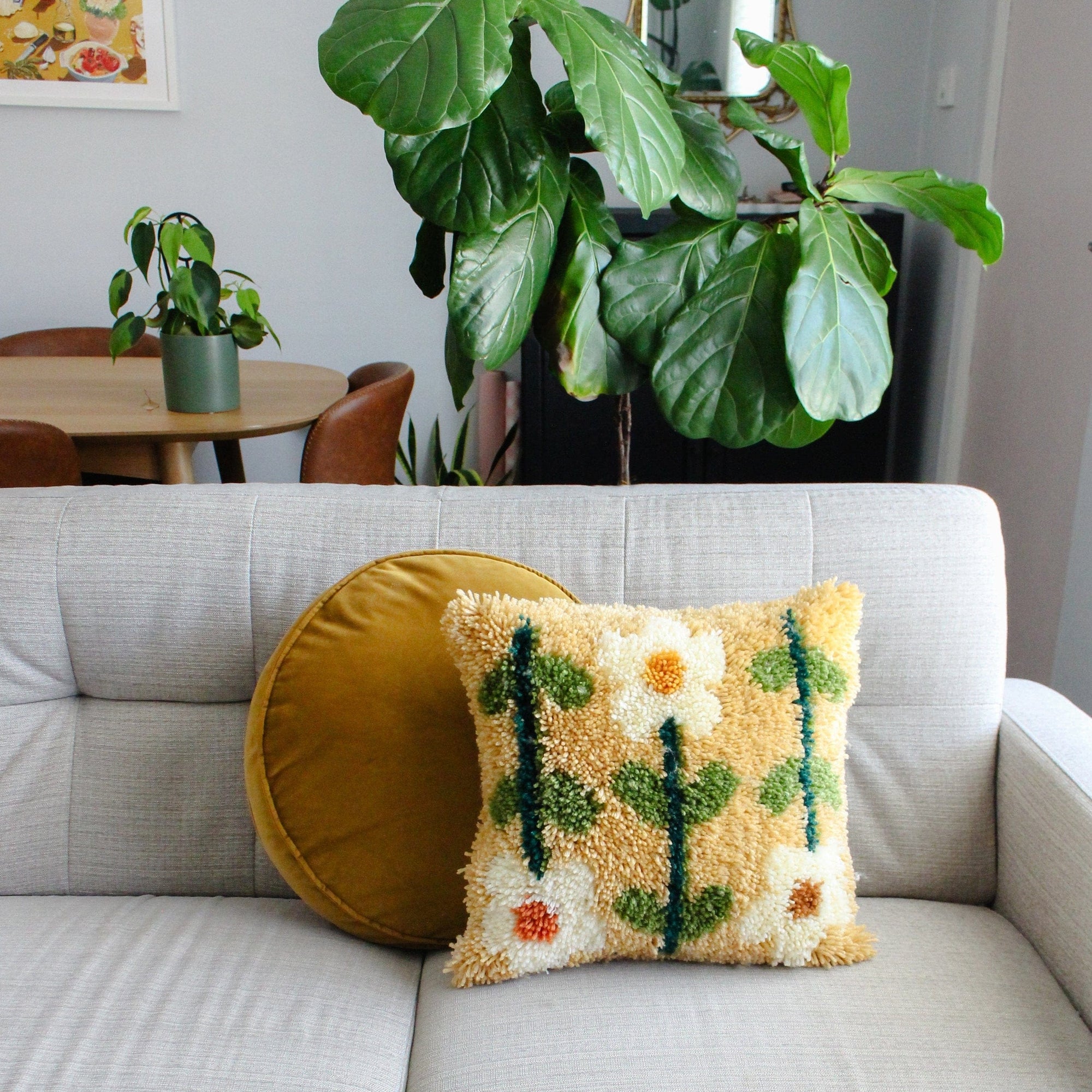 PICK OF THE BUNCH - EARTHY Latch Hook Cushion Kit | Craft Club