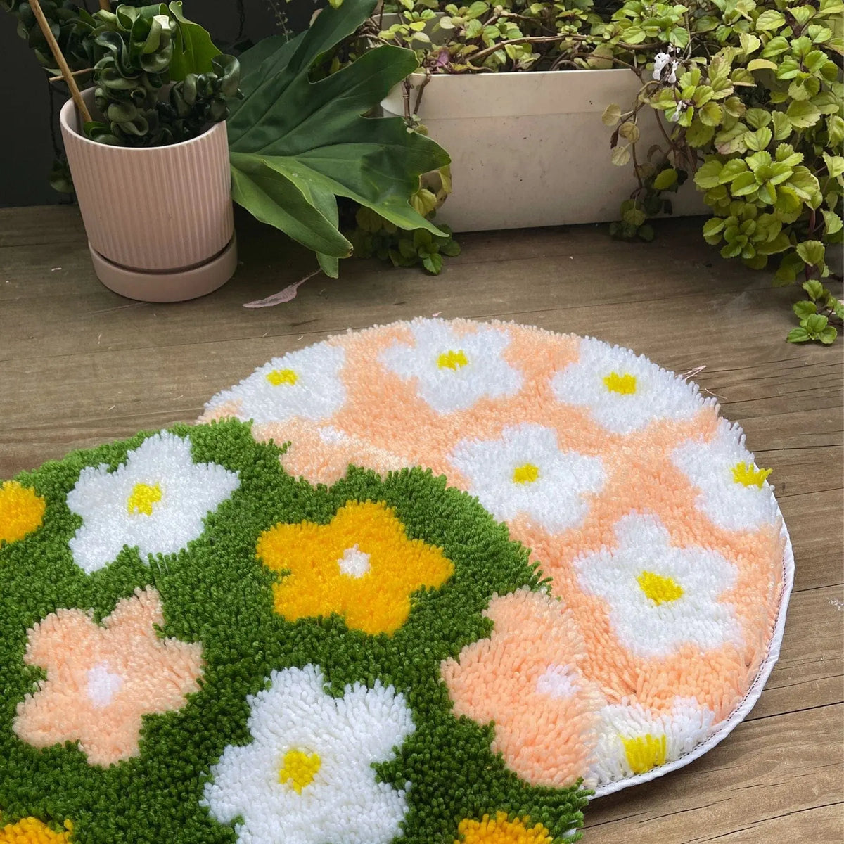 FLOWER BOMB DAISY Latch Hook Rug Making Kit | Craft Club