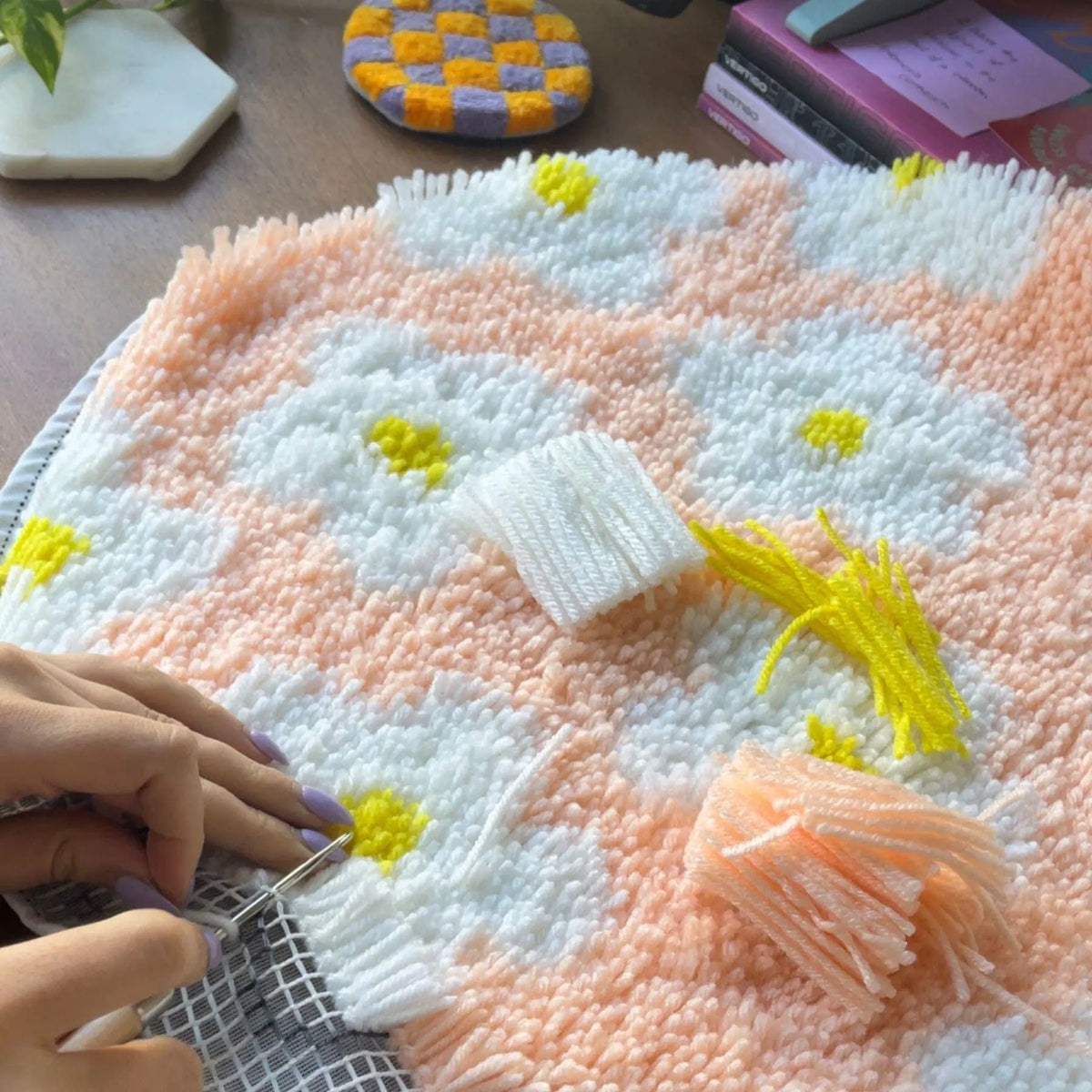 FLOWER BOMB DAISY Latch Hook Rug Making Kit | Craft Club