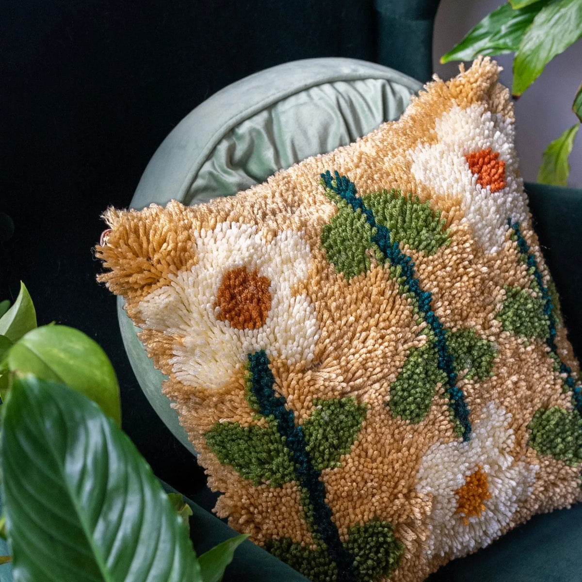 PICK OF THE BUNCH - EARTHY Latch Hook Cushion Kit | Craft Club