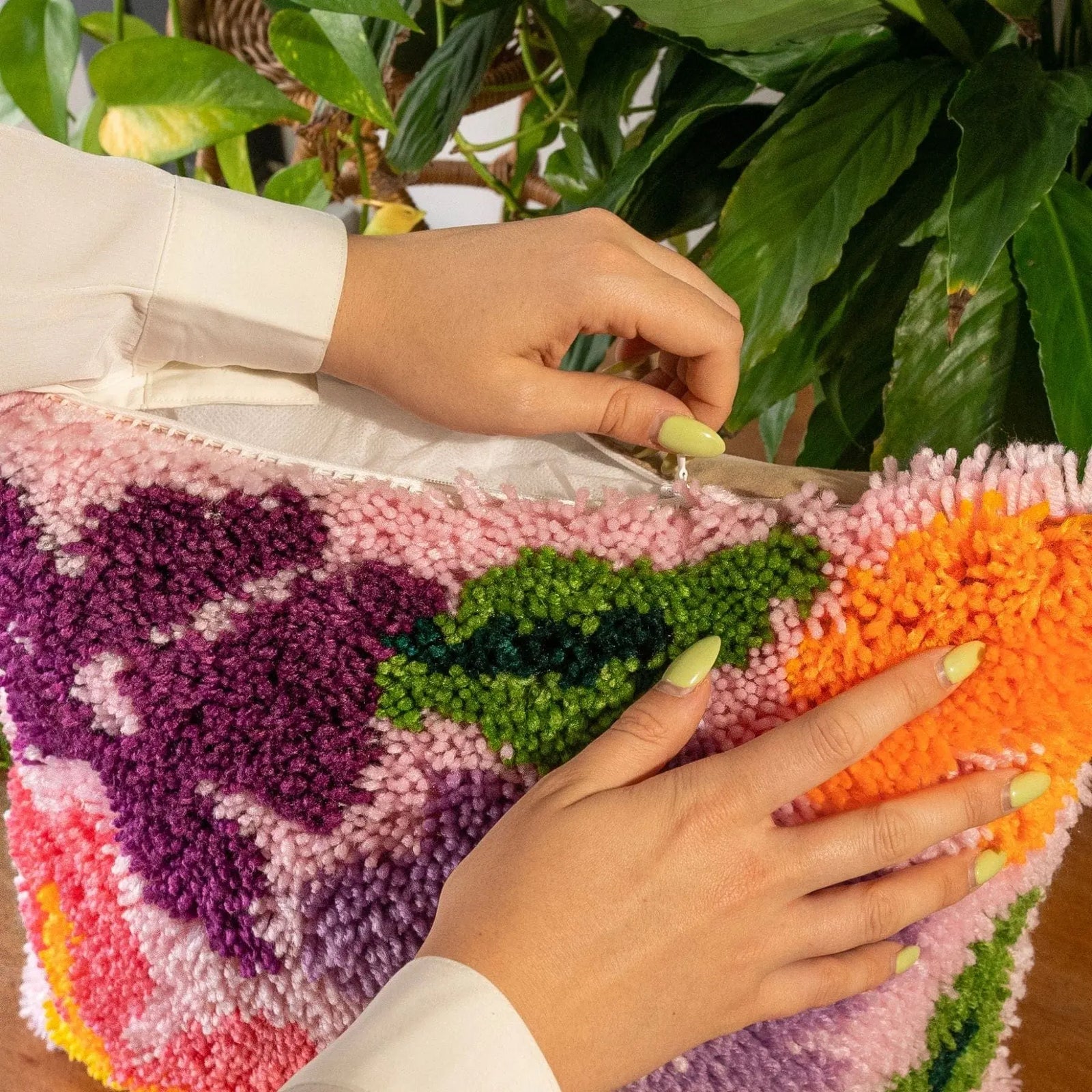 PRETTY PETALS - PINK Latch Hook Cushion Kit | Craft Club