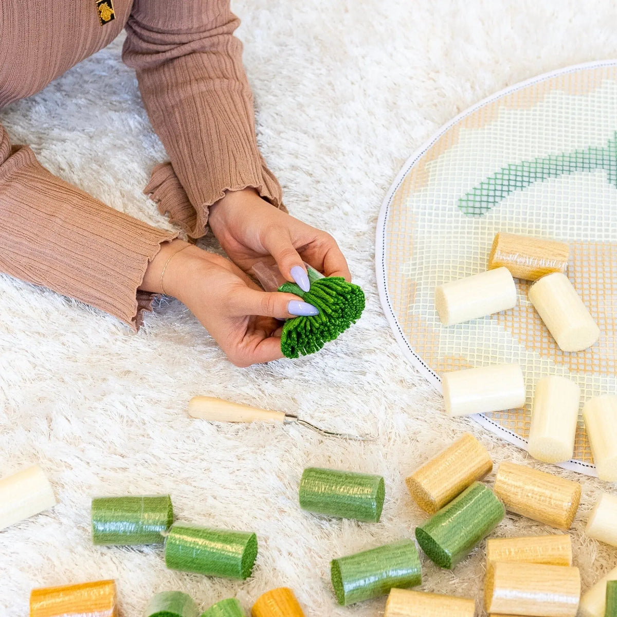 TULIP FEVER - AMSTERDAM Latch Hook Rug Making Kit | Craft Club