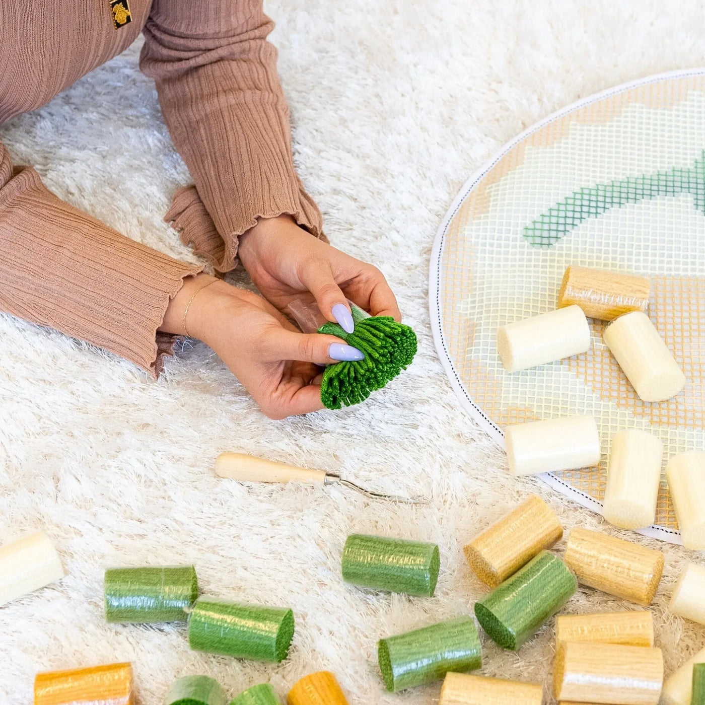 TULIP FEVER - AMSTERDAM Latch Hook Rug Making Kit | Craft Club