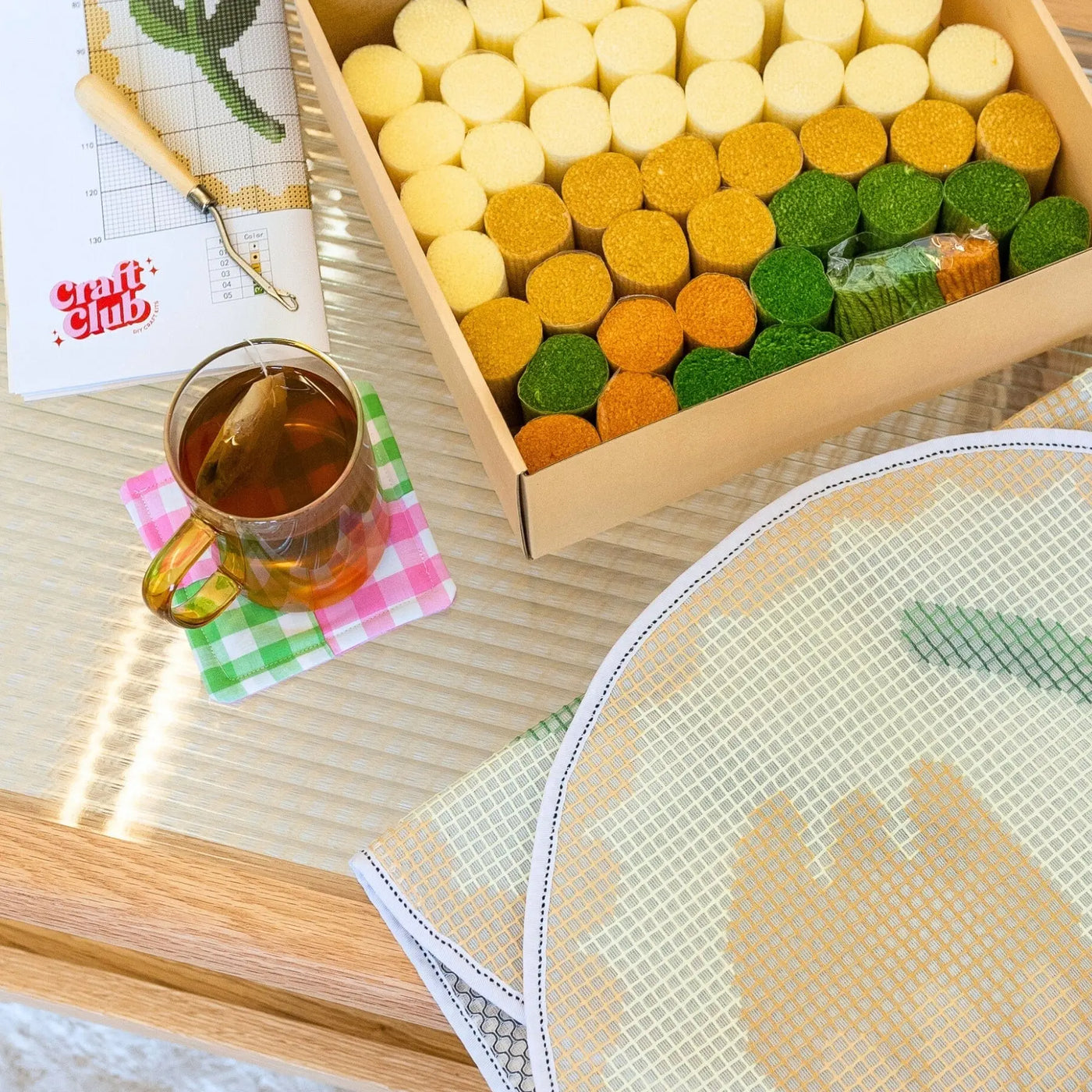 TULIP FEVER - AMSTERDAM Latch Hook Rug Making Kit | Craft Club