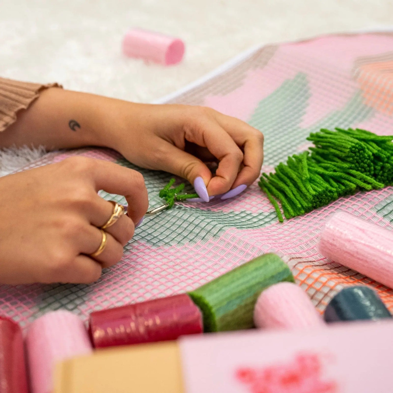 TULIP FEVER - PARIS Latch Hook Rug Making Kit | Craft Club